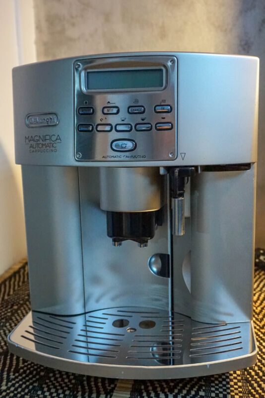 DeLonghi Magnifica Automatic Cappuccino | Centrul de Espressoare